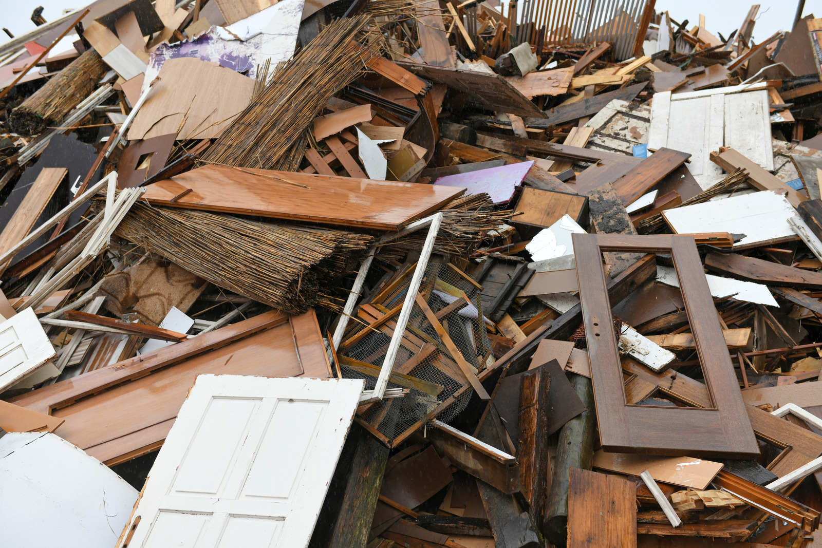 What Should Maple Ridge Businesses Do with Broken Pallets and Wood Waste?