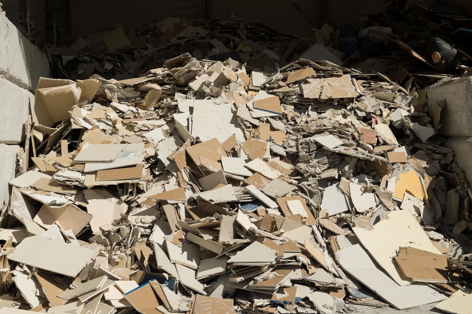 How Commercial Sites Should Handle Drywall Waste - Canadian Empire ...
